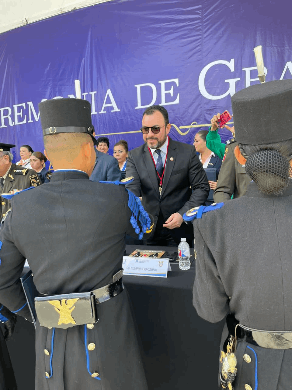 El Dr. César Rubio y el Sr. Emmanuel Cuellar son padrinos de generación ...